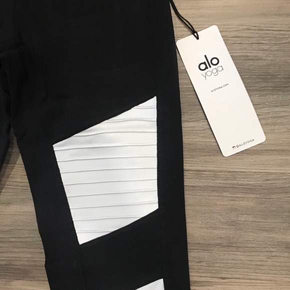 ALO Yoga | Pants & Jumpsuits | New Limited Edition Alo Moto Leggings ...